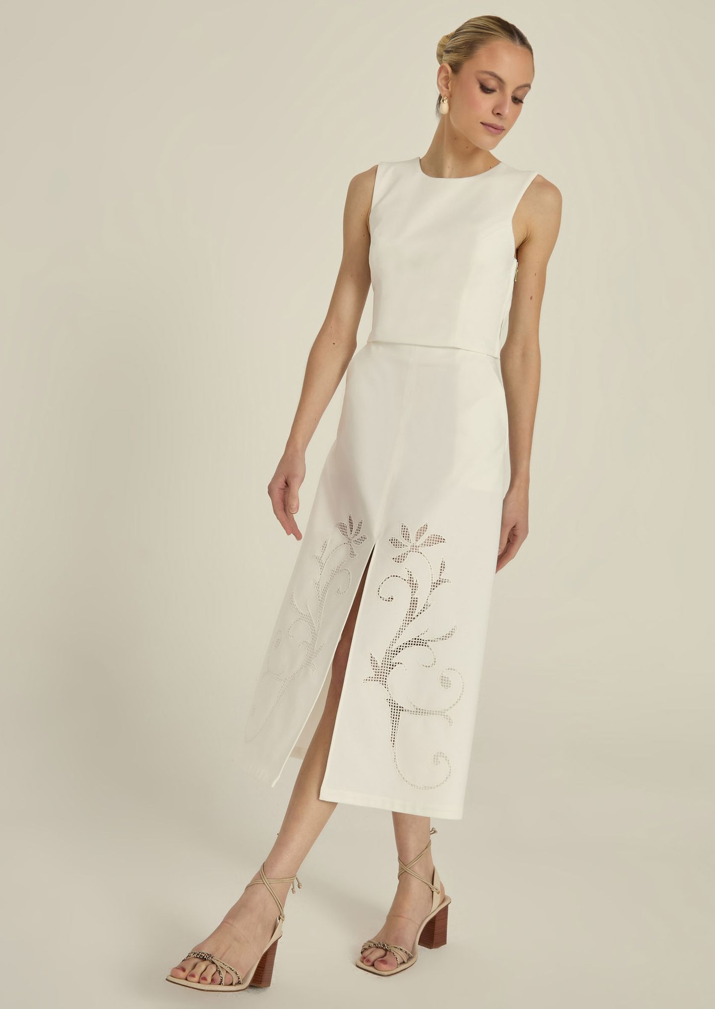 Conjunto Saia Midi e Cropped em Sarja Estruturada Tamiris Off White ...